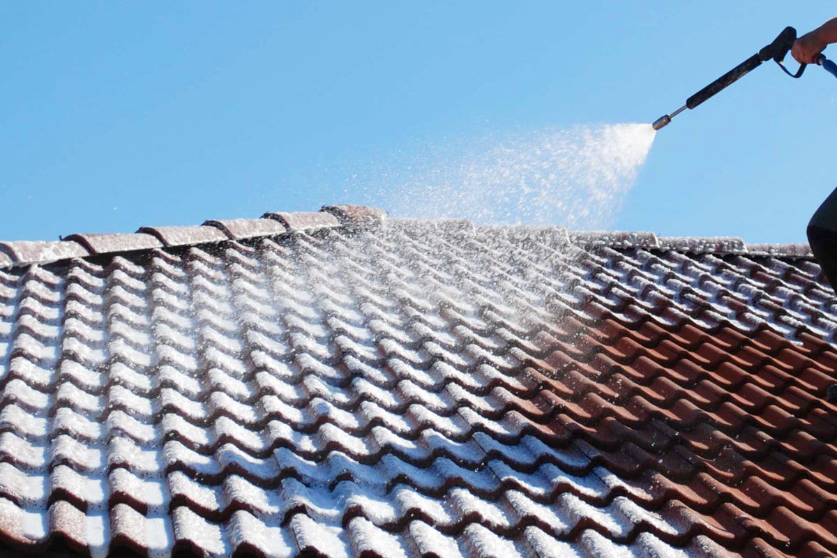 Tips For Cleaning A Roof In The UK | Roofers Manchester